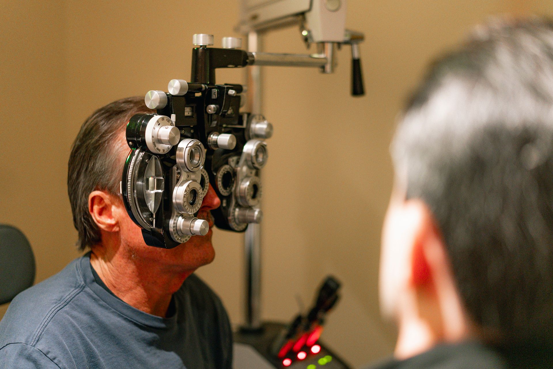 Guide to Lens Replacement Surgery - Risks & Procedures